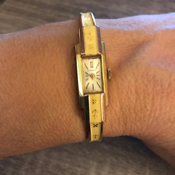 Swiss | Accessories | Rare Vintage Consul Swiss Windup Watch White ...